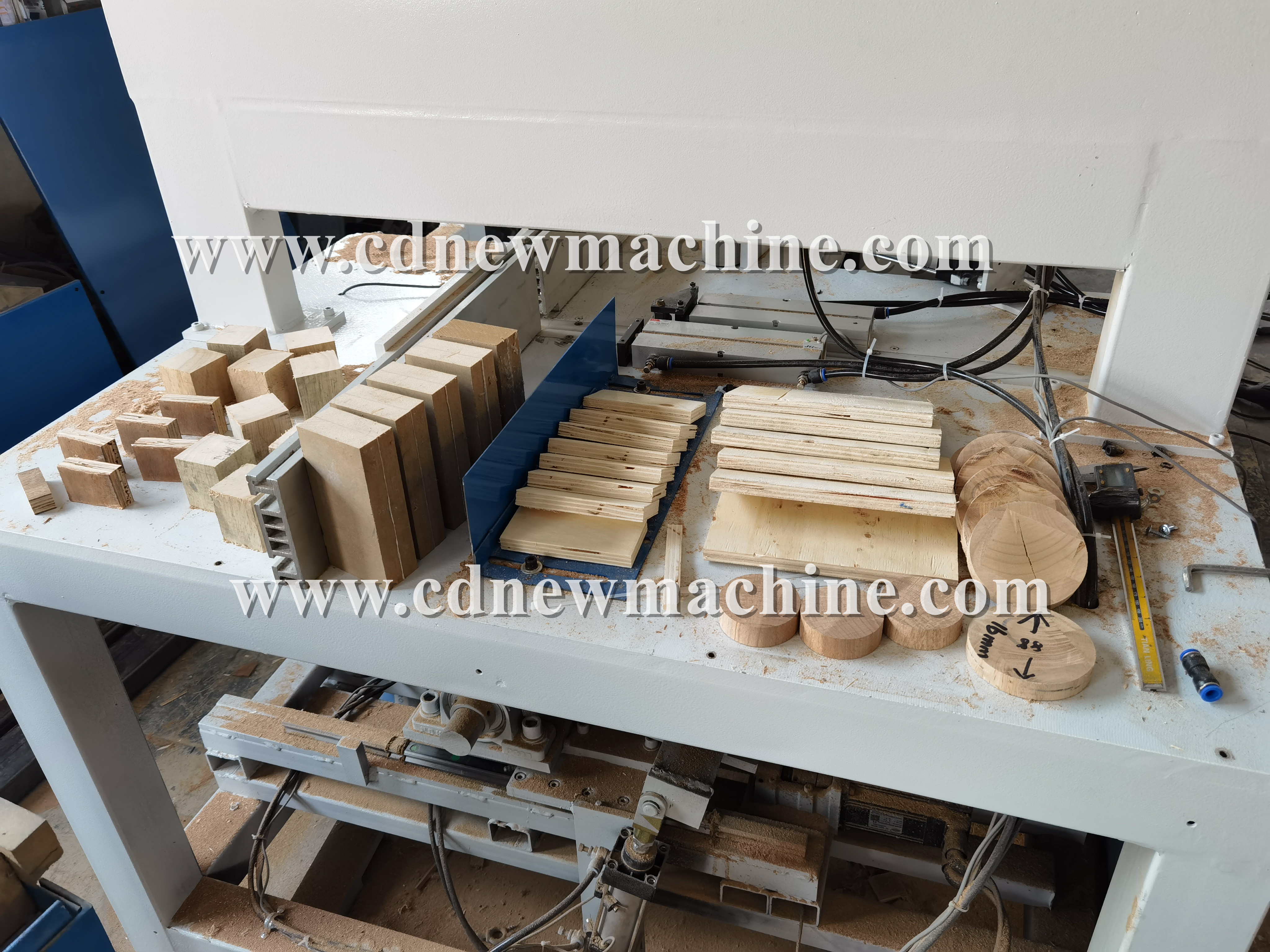 Automatic Timber Wood Cutting Electric Circular Sawmill | CDAC018 ...
